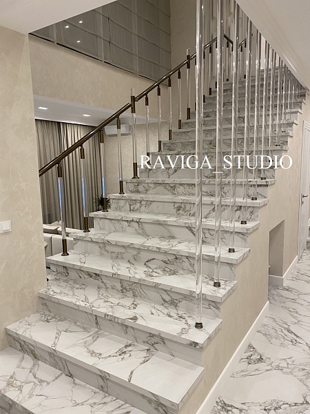 Перила из акрила для лестницы - Студия Raviga